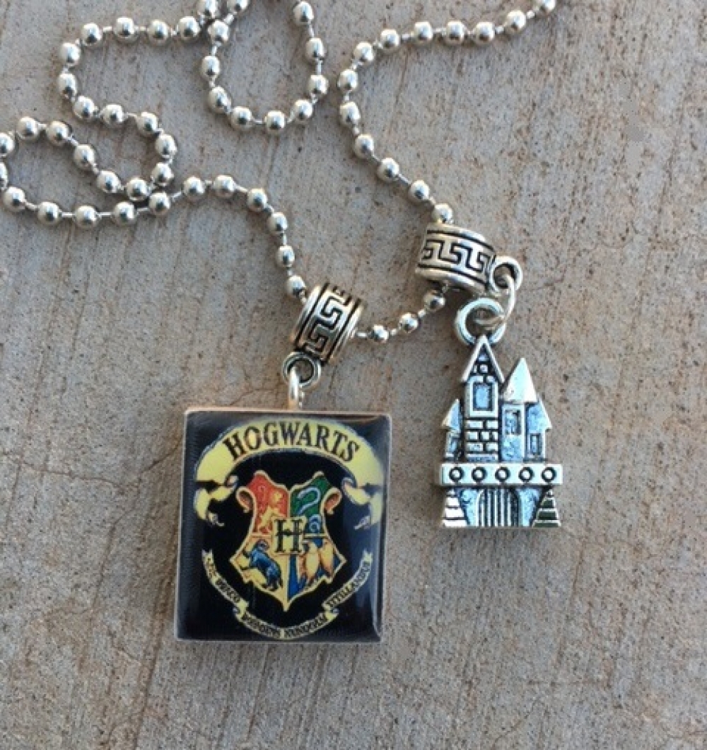 Hogwarts School of Witchcraft and Wizardry School Crest | IslandGirlz ...